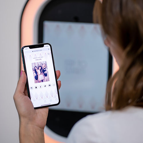 Auckland Photo Booth Hire | Weddings & Corporate Events | Modo Booth